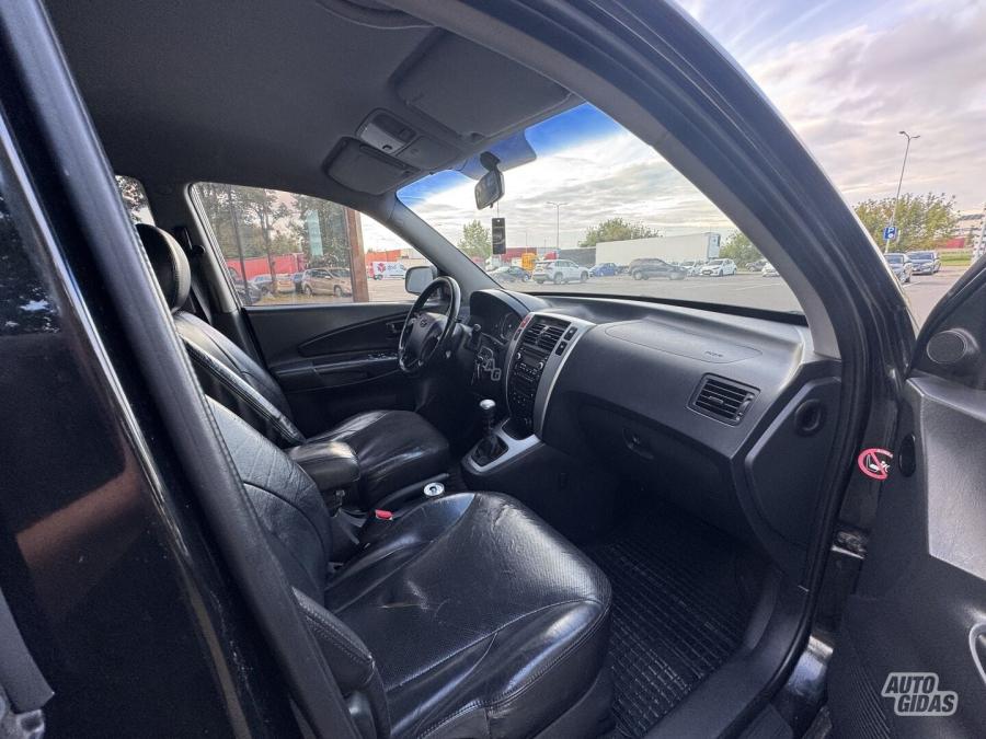 Black Hyundai Tucson 2008 in Vilnius, with an engine capacity of 2.00 L and mileage of 309 thousand km for 1799 €, photo 11 on AUTOMOTO.COM.LV