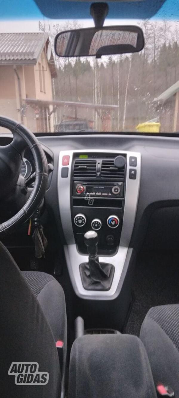 Black Hyundai Tucson 2009 in Utena, with an engine capacity of 2.00 L and mileage of 230 thousand km for 3100 €, photo 4 on AUTOMOTO.COM.LV