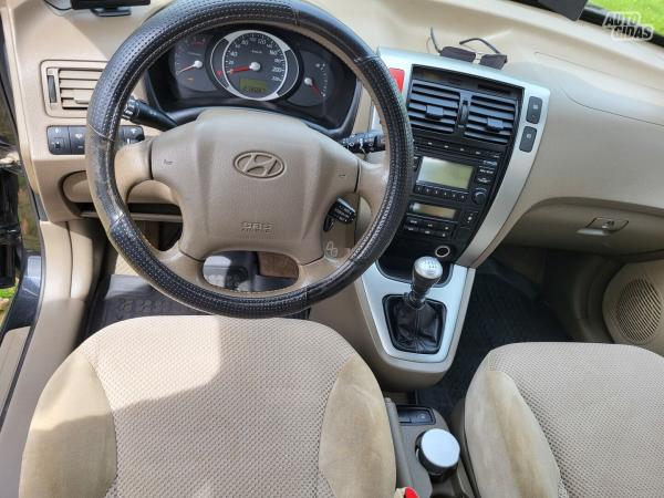 Black Hyundai Tucson 2009 in Zarasai, with an engine capacity of 2.00 L and mileage of 278 thousand km for 3700 €, photo 3 on AUTOMOTO.COM.LV