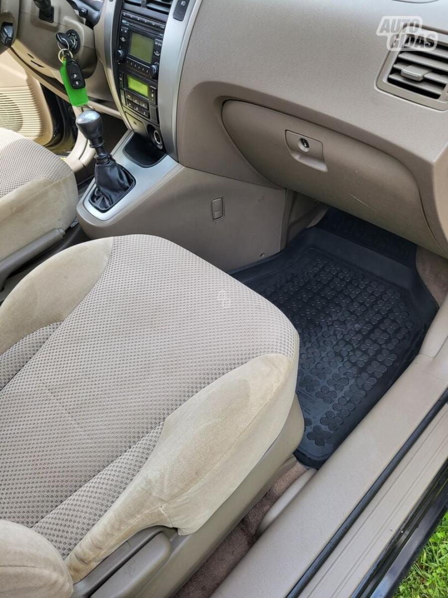 Melns Hyundai Tucson 2009 Zarasai, ar dzinēja tilpumu 2.00 L un nobraukumu 278 tūkst. km par 3700 €, foto 8 vietnē AUTOMOTO.COM.LV