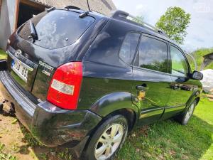 Melns Hyundai Tucson 2009 Zarasai, ar dzinēja tilpumu 2.00 L un nobraukumu 278 tūkst. km par 3700 €, foto 12 vietnē AUTOMOTO.COM.LV