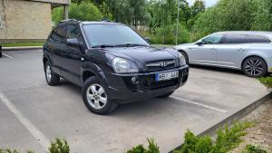 Black Hyundai Tucson 2009 in Vilnius, with an engine capacity of 2.00 L and mileage of 130 thousand km for 2750 €, photo 3 on AUTOMOTO.COM.LV