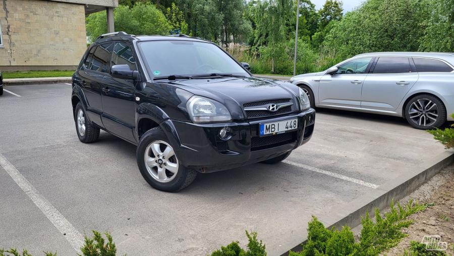 Black Hyundai Tucson 2009 in Vilnius, with an engine capacity of 2.00 L and mileage of 130 thousand km for 2750 €, photo 3 on AUTOMOTO.COM.LV
