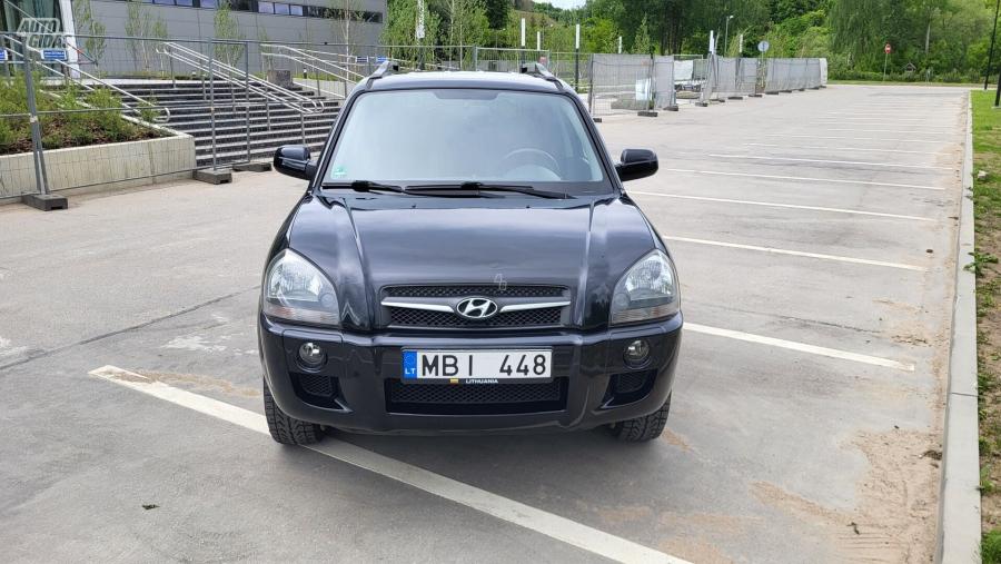 Black Hyundai Tucson 2009 in Vilnius, with an engine capacity of 2.00 L and mileage of 130 thousand km for 2750 €, photo 5 on AUTOMOTO.COM.LV