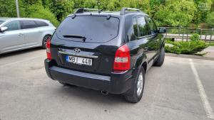 Black Hyundai Tucson 2009 in Vilnius, with an engine capacity of 2.00 L and mileage of 130 thousand km for 2750 €, photo 6 on AUTOMOTO.COM.LV