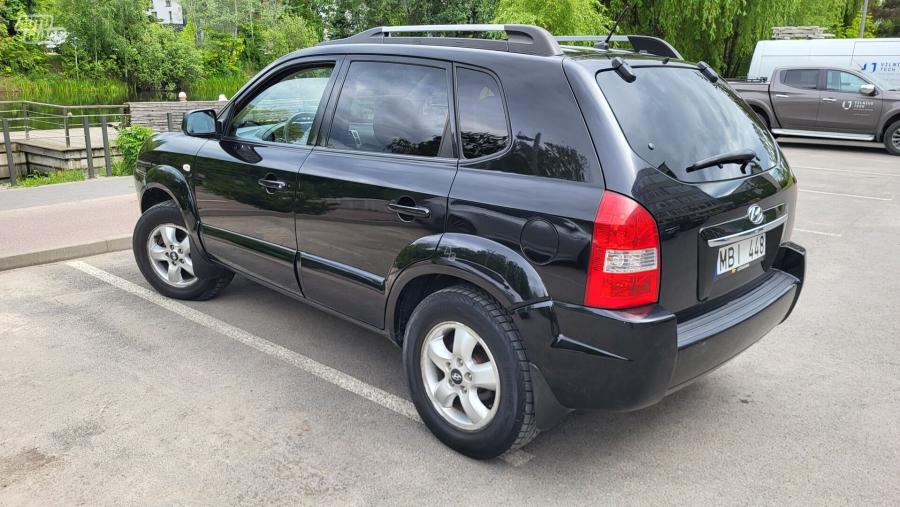 Black Hyundai Tucson 2009 in Vilnius, with an engine capacity of 2.00 L and mileage of 130 thousand km for 2750 €, photo 7 on AUTOMOTO.COM.LV
