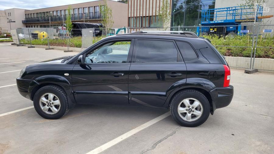 Black Hyundai Tucson 2009 in Vilnius, with an engine capacity of 2.00 L and mileage of 130 thousand km for 2750 €, photo 9 on AUTOMOTO.COM.LV