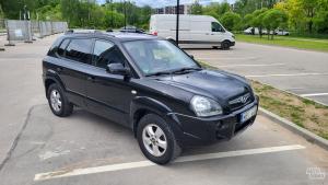 Black Hyundai Tucson 2009 in Vilnius, with an engine capacity of 2.00 L and mileage of 130 thousand km for 2750 €, photo 10 on AUTOMOTO.COM.LV