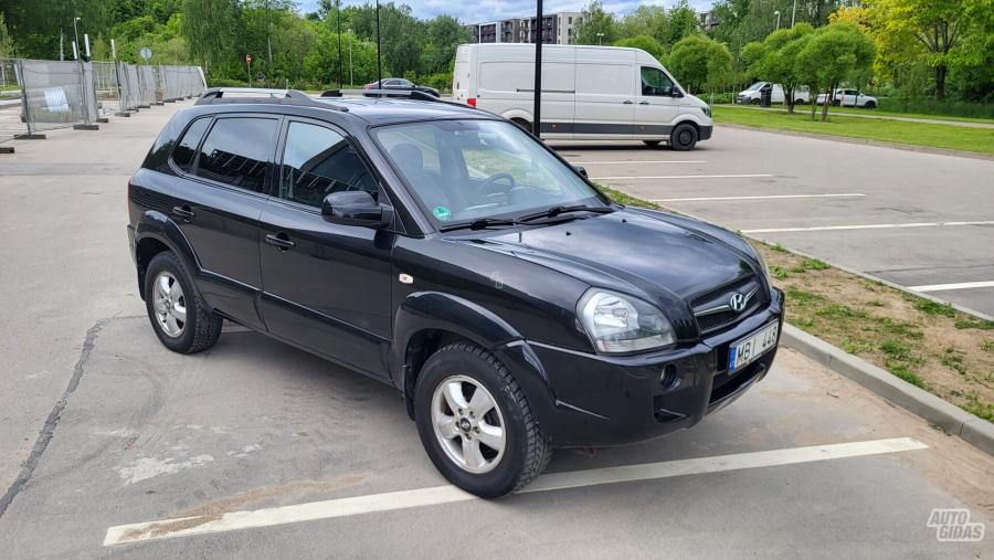 Black Hyundai Tucson 2009 in Vilnius, with an engine capacity of 2.00 L and mileage of 130 thousand km for 2750 €, photo 10 on AUTOMOTO.COM.LV