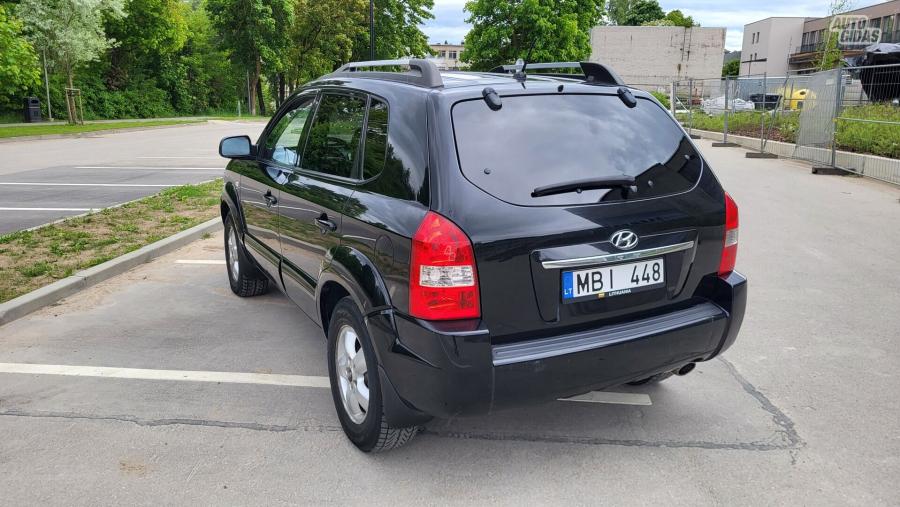 Black Hyundai Tucson 2009 in Vilnius, with an engine capacity of 2.00 L and mileage of 130 thousand km for 2750 €, photo 12 on AUTOMOTO.COM.LV