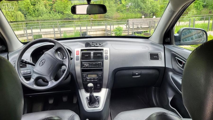 Black Hyundai Tucson 2009 in Vilnius, with an engine capacity of 2.00 L and mileage of 130 thousand km for 2750 €, photo 13 on AUTOMOTO.COM.LV