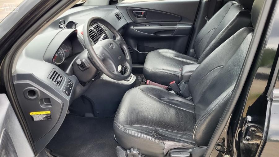 Black Hyundai Tucson 2009 in Vilnius, with an engine capacity of 2.00 L and mileage of 130 thousand km for 2750 €, photo 16 on AUTOMOTO.COM.LV
