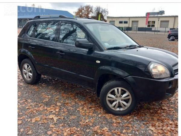 Black Hyundai Tucson 2009 in Cesis, with an engine capacity of 2.00 L and mileage of 120 thousand km for 2950 €, photo 1 on AUTOMOTO.COM.LV