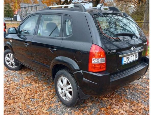 Black Hyundai Tucson 2009 in Cesis, with an engine capacity of 2.00 L and mileage of 120 thousand km for 2950 €, photo 3 on AUTOMOTO.COM.LV