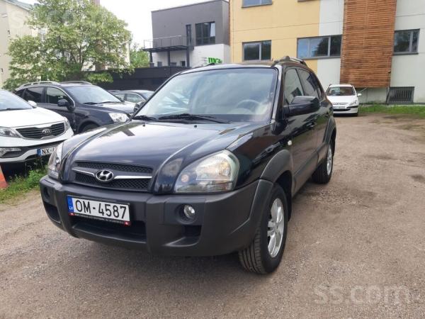 Black Hyundai Tucson 2009 in Daugavpils, with an engine capacity of 2.00 L and mileage of 0 thousand km for 4150 €, photo 1 on AUTOMOTO.COM.LV