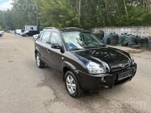 Black Hyundai Tucson 2009 in Riga, with an engine capacity of 2.00 L and mileage of 0 thousand km for 4300 €, photo 3 on AUTOMOTO.COM.LV
