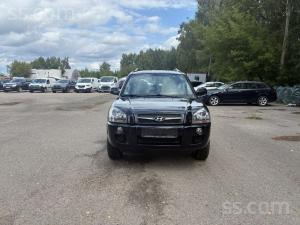 Black Hyundai Tucson 2009 in Riga, with an engine capacity of 2.00 L and mileage of 0 thousand km for 4300 €, photo 5 on AUTOMOTO.COM.LV