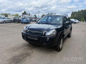 Black Hyundai Tucson 2009 in Riga, with an engine capacity of 2.00 L and mileage of 0 thousand km for 4300 €, photo 6 on AUTOMOTO.COM.LV
