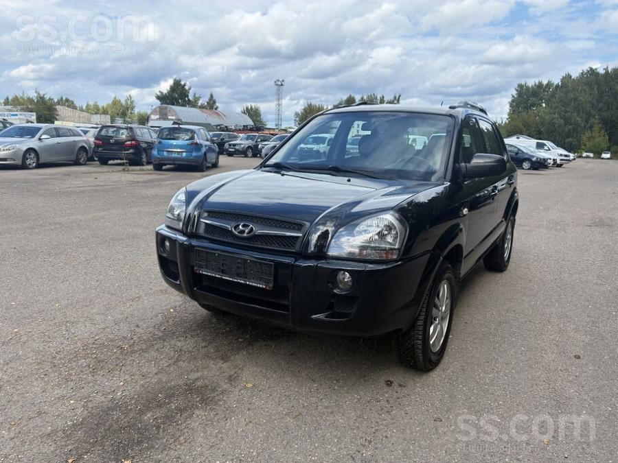 Black Hyundai Tucson 2009 in Riga, with an engine capacity of 2.00 L and mileage of 0 thousand km for 4300 €, photo 6 on AUTOMOTO.COM.LV