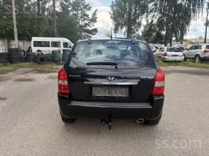 Black Hyundai Tucson 2009 in Riga, with an engine capacity of 2.00 L and mileage of 0 thousand km for 4300 €, photo 10 on AUTOMOTO.COM.LV