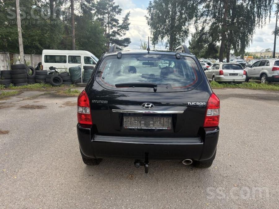 Black Hyundai Tucson 2009 in Riga, with an engine capacity of 2.00 L and mileage of 0 thousand km for 4300 €, photo 10 on AUTOMOTO.COM.LV
