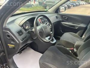 Black Hyundai Tucson 2009 in Riga, with an engine capacity of 2.00 L and mileage of 0 thousand km for 4300 €, photo 11 on AUTOMOTO.COM.LV