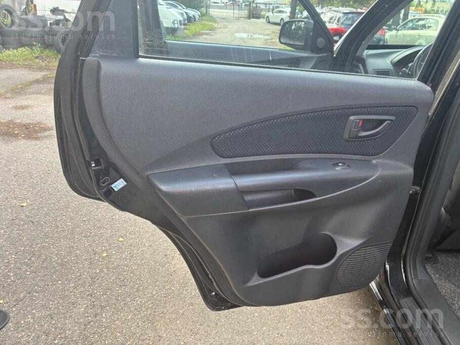 Black Hyundai Tucson 2009 in Riga, with an engine capacity of 2.00 L and mileage of 0 thousand km for 4300 €, photo 15 on AUTOMOTO.COM.LV