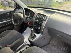 Black Hyundai Tucson 2009 in Riga, with an engine capacity of 2.00 L and mileage of 0 thousand km for 4300 €, photo 17 on AUTOMOTO.COM.LV