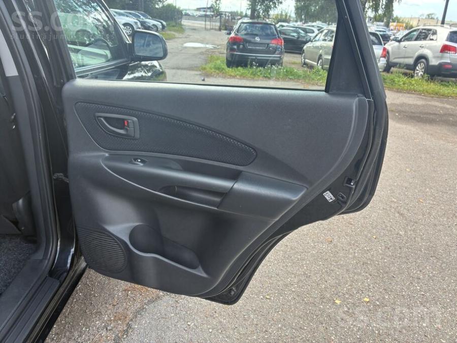 Black Hyundai Tucson 2009 in Riga, with an engine capacity of 2.00 L and mileage of 0 thousand km for 4300 €, photo 20 on AUTOMOTO.COM.LV