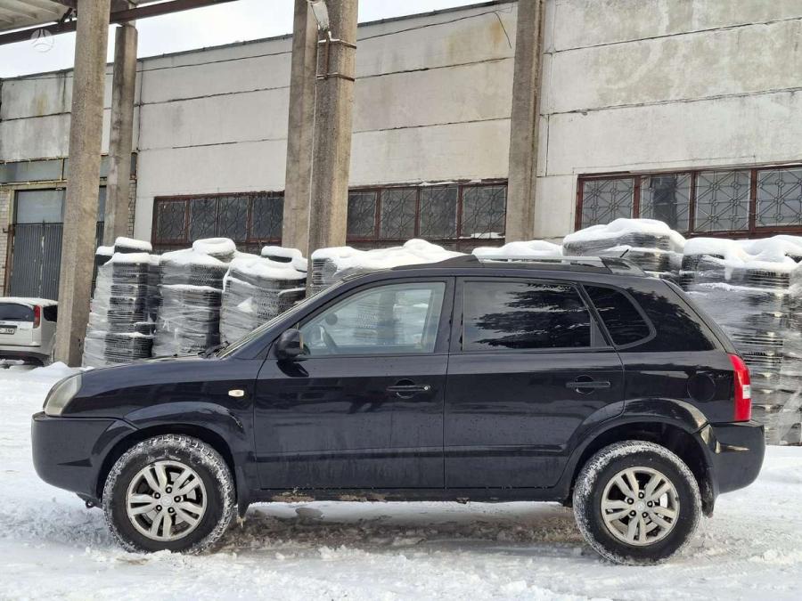 Melns Hyundai Tucson 2010 Šilutė, ar dzinēja tilpumu 2.00 L un nobraukumu 400 tūkst. km par 2750 €, foto 4 vietnē AUTOMOTO.COM.LV