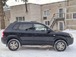 Black Hyundai Tucson 2010 in Silute, with an engine capacity of 2.00 L and mileage of 400 thousand km for 2750 €, photo 11 on AUTOMOTO.COM.LV