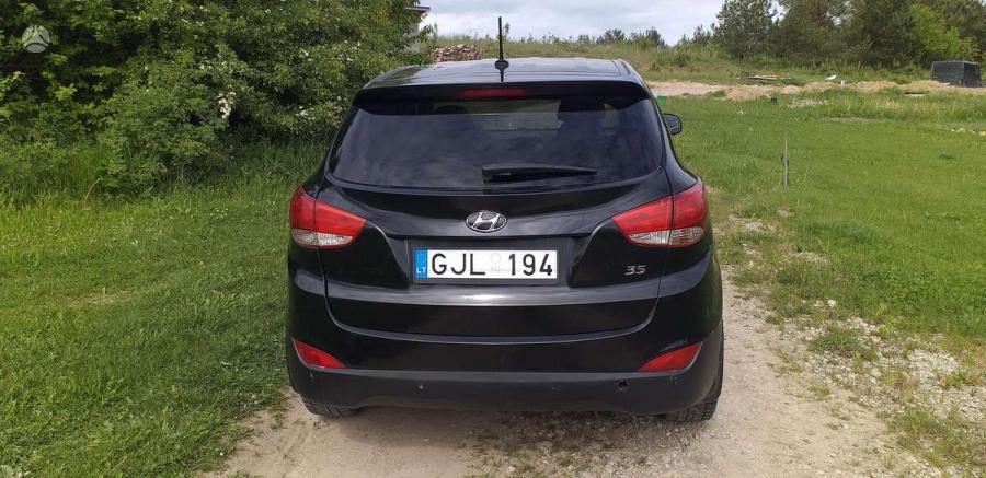 Melns Hyundai Tucson 2012 Viļņa, ar dzinēja tilpumu 2.00 L un nobraukumu 225 tūkst. km par 4440 €, foto 5 vietnē AUTOMOTO.COM.LV