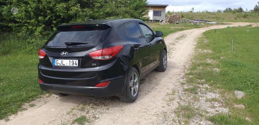 Melns Hyundai Tucson 2012 Viļņa, ar dzinēja tilpumu 2.00 L un nobraukumu 225 tūkst. km par 4440 €, foto 8 vietnē AUTOMOTO.COM.LV