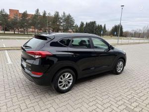 Black Hyundai Tucson 2015 in Kupiskis, with an engine capacity of 2.00 L and mileage of 201 thousand km for 11800 €, photo 3 on AUTOMOTO.COM.LV