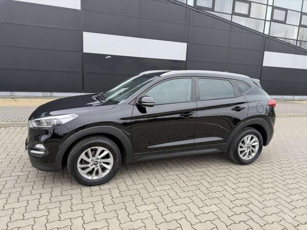 Black Hyundai Tucson 2015 in Kupiskis, with an engine capacity of 2.00 L and mileage of 201 thousand km for 11800 €, photo 4 on AUTOMOTO.COM.LV