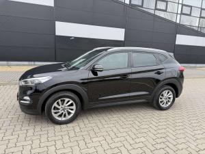 Black Hyundai Tucson 2015 in Kupiskis, with an engine capacity of 2.00 L and mileage of 201 thousand km for 11800 €, photo 4 on AUTOMOTO.COM.LV