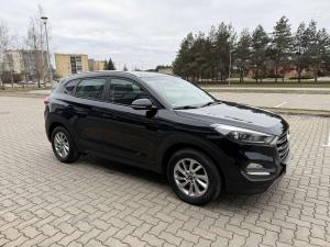 Black Hyundai Tucson 2015 in Kupiskis, with an engine capacity of 2.00 L and mileage of 201 thousand km for 11800 €, photo 7 on AUTOMOTO.COM.LV