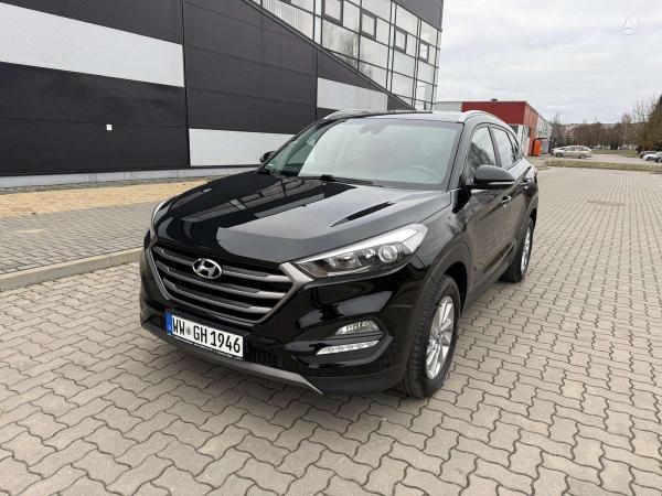 Black Hyundai Tucson 2015 in Kupiskis, with an engine capacity of 2.00 L and mileage of 201 thousand km for 11800 €, photo 8 on AUTOMOTO.COM.LV