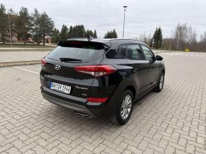 Black Hyundai Tucson 2015 in Kupiskis, with an engine capacity of 2.00 L and mileage of 201 thousand km for 11800 €, photo 9 on AUTOMOTO.COM.LV