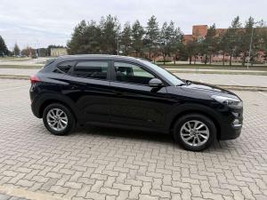 Black Hyundai Tucson 2015 in Kupiskis, with an engine capacity of 2.00 L and mileage of 201 thousand km for 11800 €, photo 10 on AUTOMOTO.COM.LV