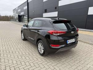 Black Hyundai Tucson 2015 in Kupiskis, with an engine capacity of 2.00 L and mileage of 201 thousand km for 11800 €, photo 11 on AUTOMOTO.COM.LV