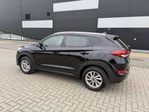 Black Hyundai Tucson 2015 in Kupiskis, with an engine capacity of 2.00 L and mileage of 201 thousand km for 11800 €, photo 12 on AUTOMOTO.COM.LV