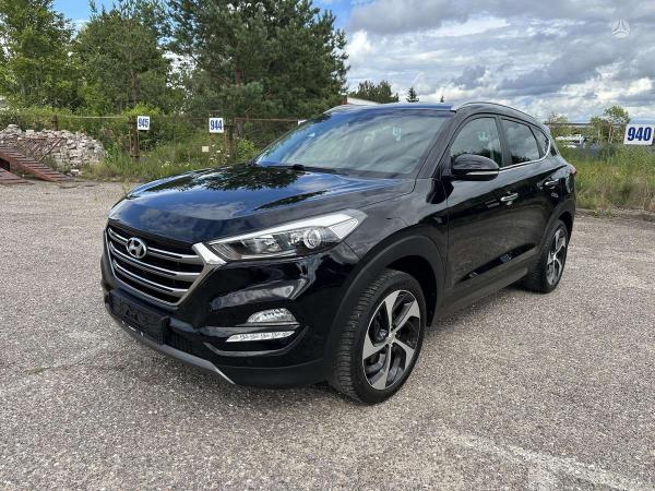 Black Hyundai Tucson 2015 in Alytus, with an engine capacity of 1.59 L and mileage of 282 thousand km for 9900 €, photo 1 on AUTOMOTO.COM.LV