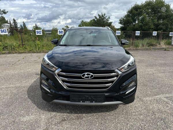 Black Hyundai Tucson 2015 in Alytus, with an engine capacity of 1.59 L and mileage of 282 thousand km for 9900 €, photo 2 on AUTOMOTO.COM.LV