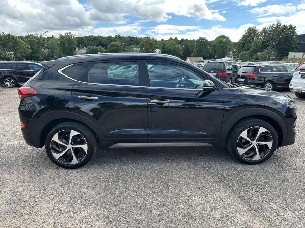 Black Hyundai Tucson 2015 in Alytus, with an engine capacity of 1.59 L and mileage of 282 thousand km for 9900 €, photo 4 on AUTOMOTO.COM.LV