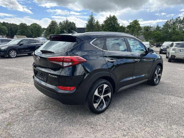 Black Hyundai Tucson 2015 in Alytus, with an engine capacity of 1.59 L and mileage of 282 thousand km for 9900 €, photo 5 on AUTOMOTO.COM.LV