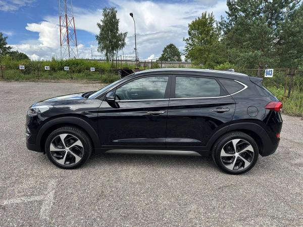 Black Hyundai Tucson 2015 in Alytus, with an engine capacity of 1.59 L and mileage of 282 thousand km for 9900 €, photo 8 on AUTOMOTO.COM.LV