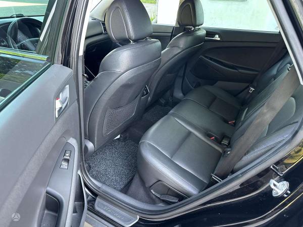 Melns Hyundai Tucson 2015 Viļņa, ar dzinēja tilpumu 2.00 L un nobraukumu 188 tūkst. km par 11000 €, foto 10 vietnē AUTOMOTO.COM.LV
