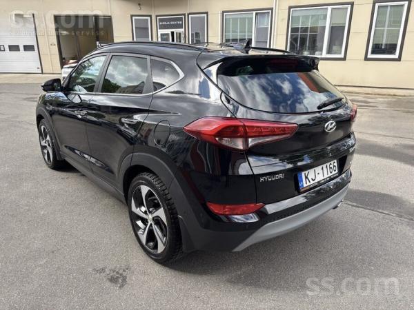Melns Hyundai Tucson 2016 Rīga, ar dzinēja tilpumu 1.60 L un nobraukumu 166 tūkst. km par 11600 €, foto 4 vietnē AUTOMOTO.COM.LV