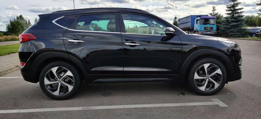 Black Hyundai Tucson 2016 in Panevezys, with an engine capacity of 2.00 L and mileage of 151 thousand km for 12700 €, photo 6 on AUTOMOTO.COM.LV